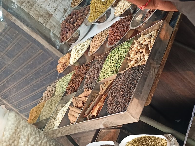 A thousand splendid smells at Khari Baoli, Asia’s largest spice market ...