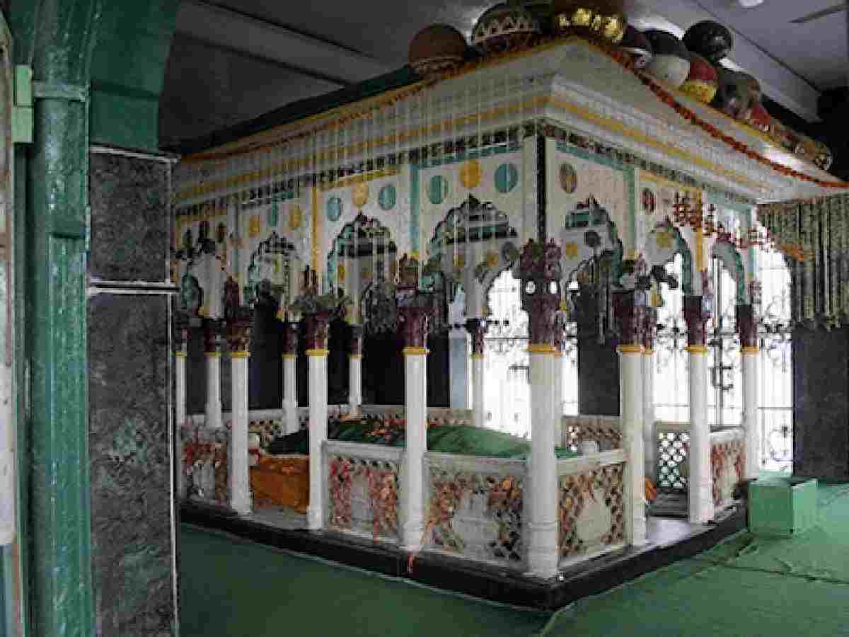 Diwali lights up Delhi’s temples, dargahs, churches alike