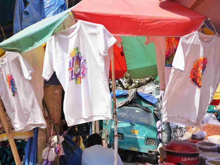 Delhi: Muted cheer in Holi markets